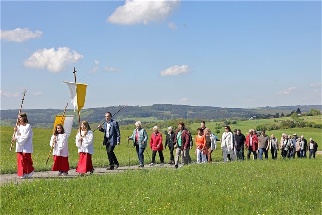 Prozession zur Kottenborner Kapelle bei Wershofen