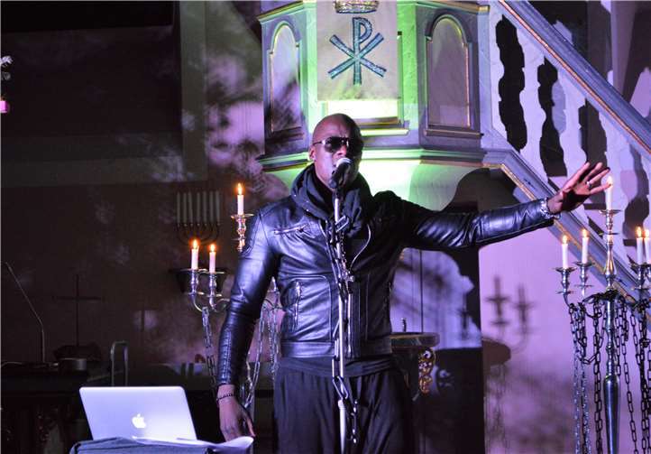 Carl Ellis sang sich in die Herzen der begeisterten Menschen