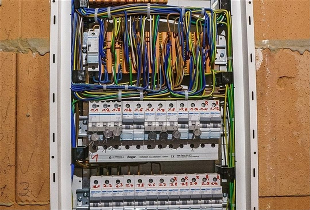 Kabeldiebe plündern Stromkasten
