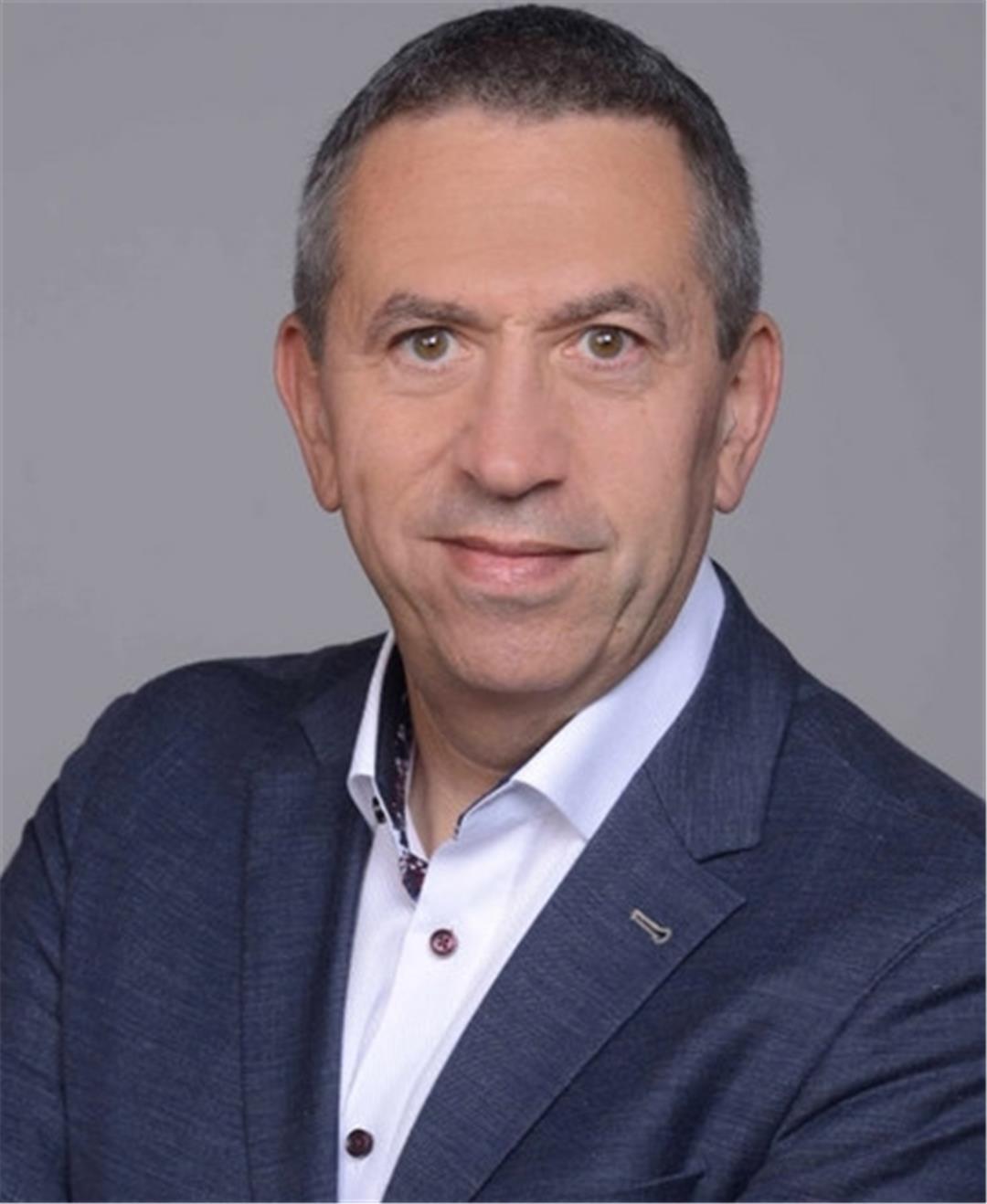 Thomas Henrichs löst Marliese Dicke ab