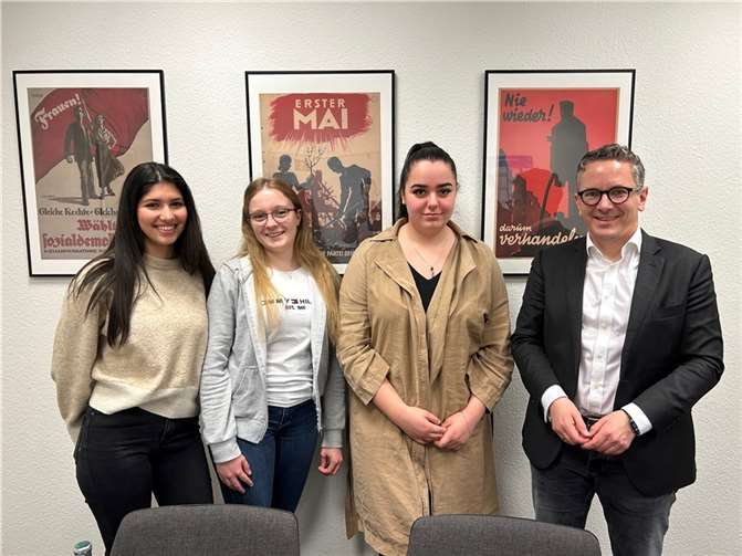 Thorsten Rudolph stellt sich den Fragen von Schülerinnen