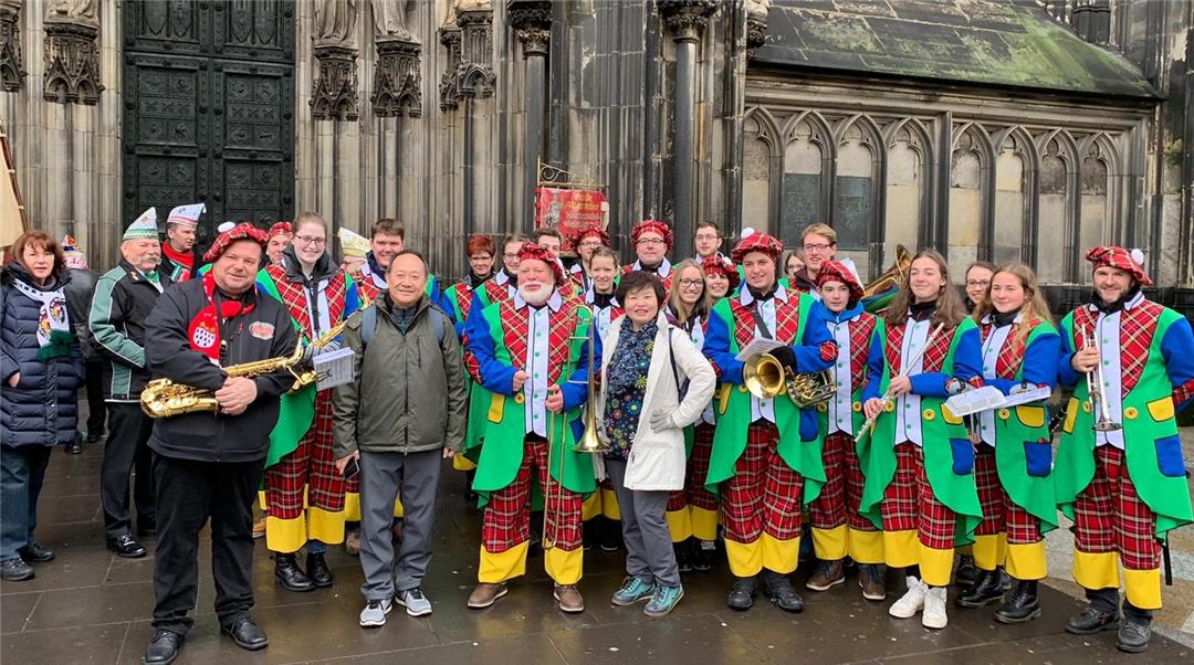 Fahnenweihe im Kölner Dom