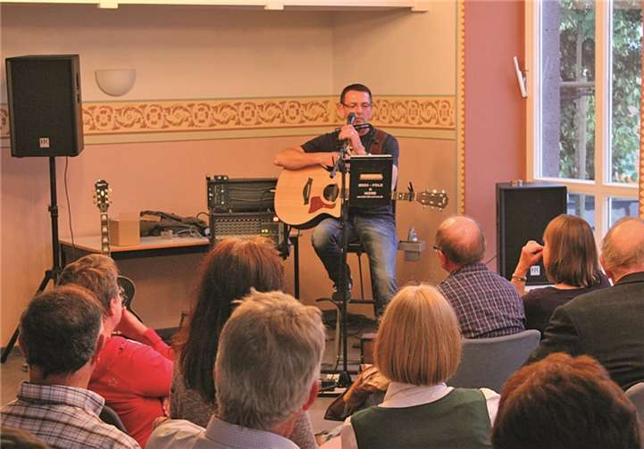 Georg Kaiser begeistert mit irish und scottish Folk