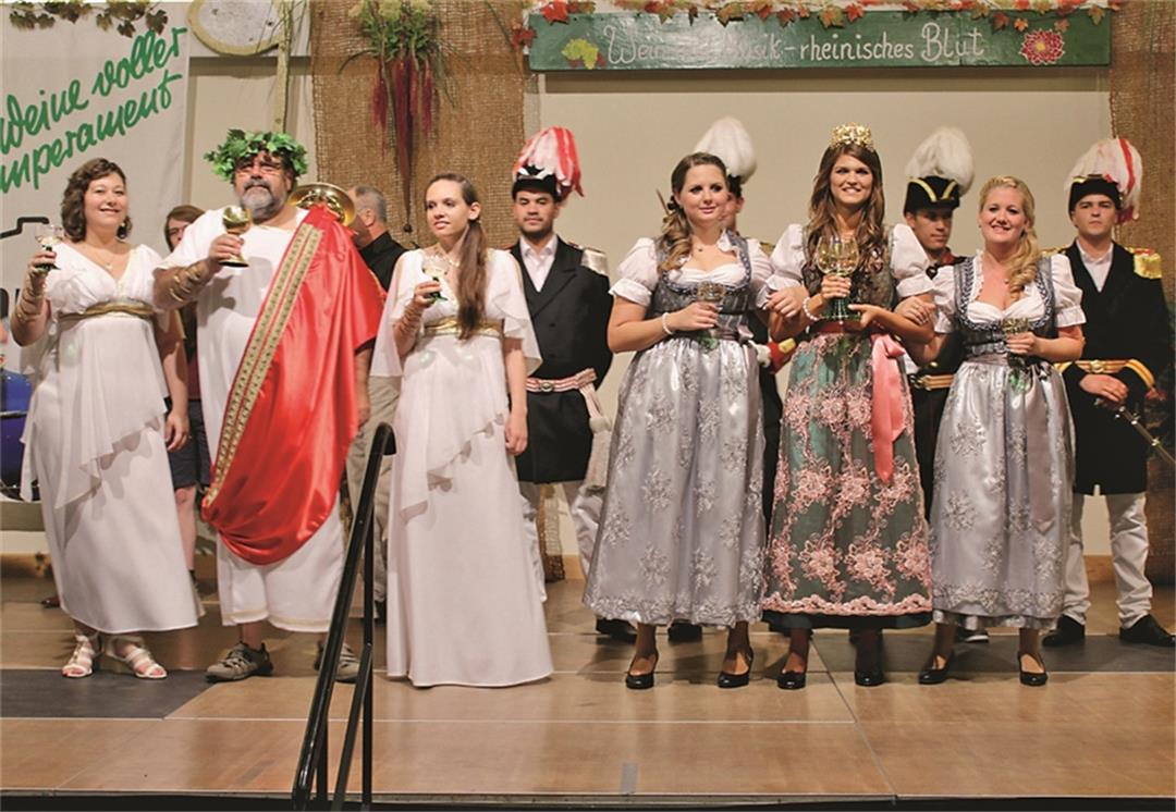 Sarah Kirschbaum trägt die Krone