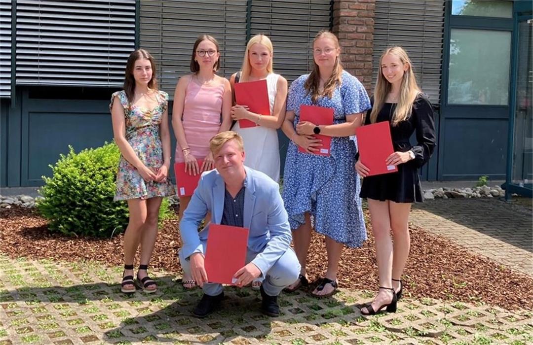 Sechs junge Menschen als Geomatiker erfolgreich ausgebildet