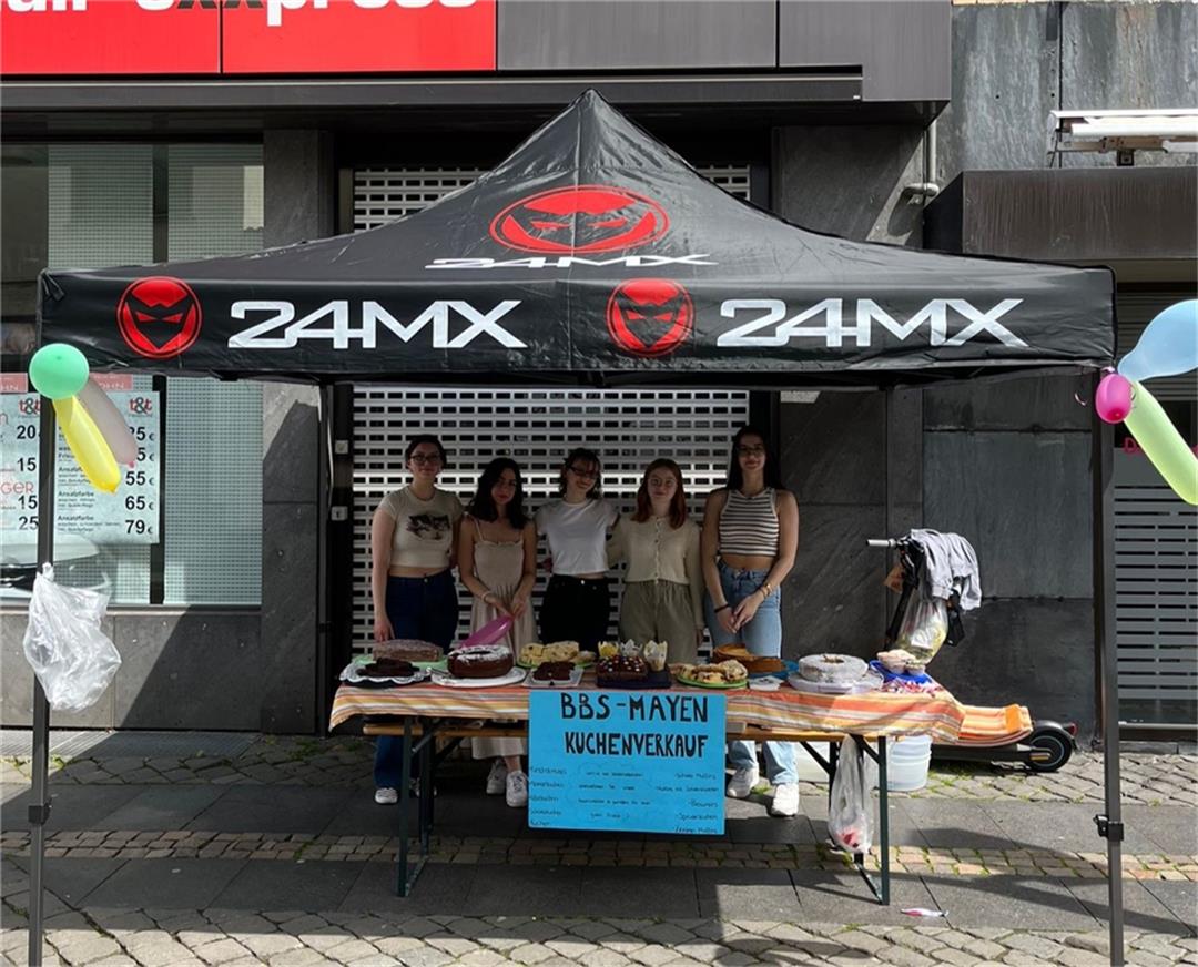 Kuchenverkauf zum Füllen der Abikasse