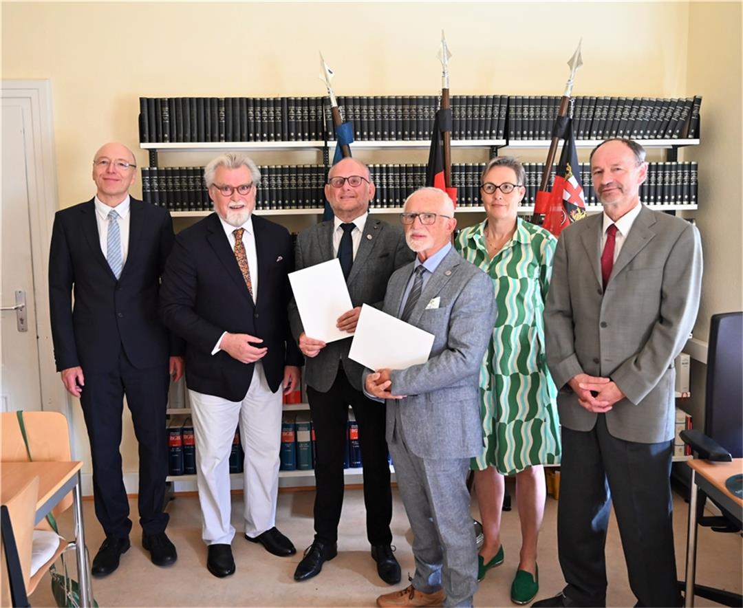 Ehrennadel des Landes an zwei Schiedsmänner verliehen