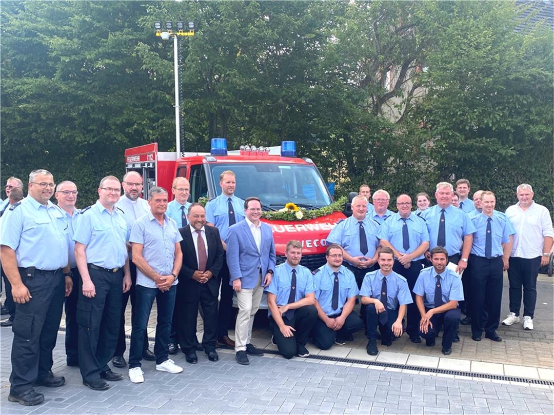 Neues Feuerwehrhaus und Feuerwehrfahrzeug feierlich übergeben
