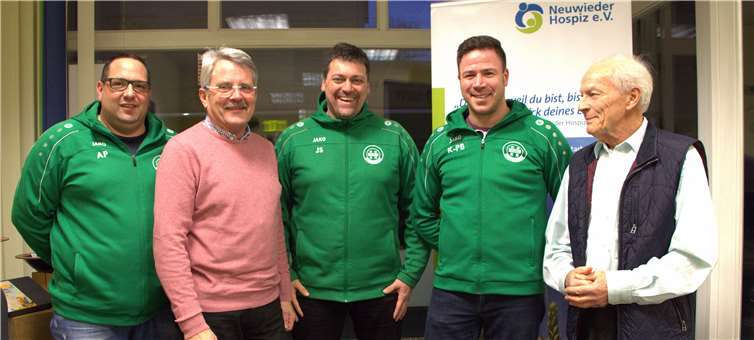 Fußballer mit Herz unterstützen trauernde Kinder